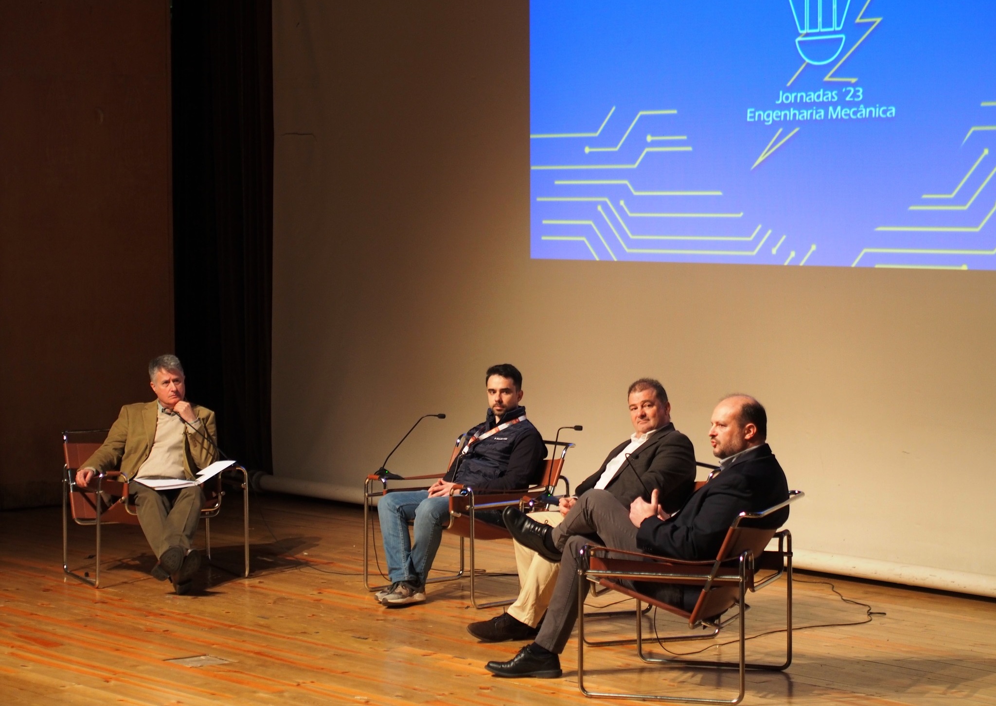 Mesa redonda Mercado automóvel do futuro